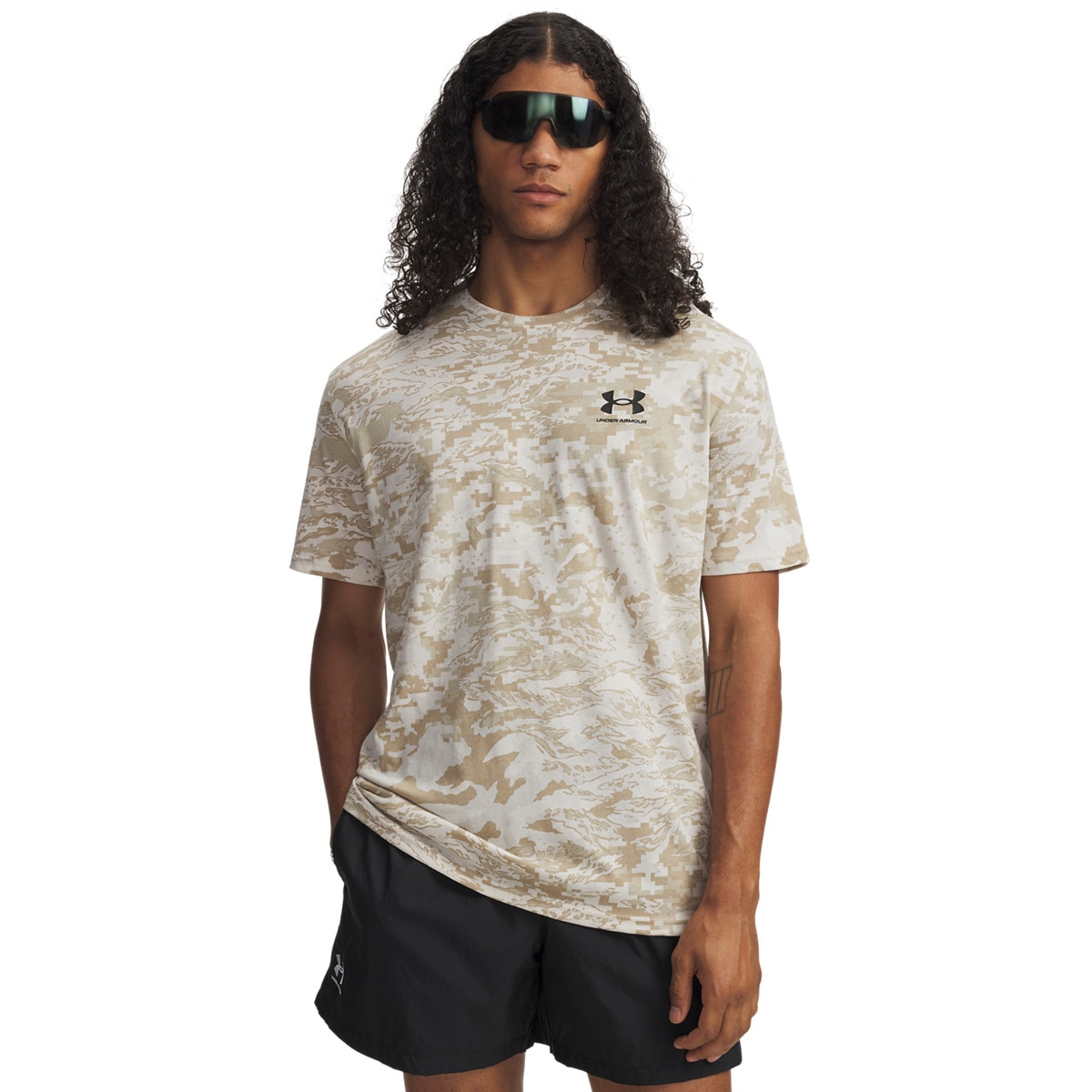 Męski t-shirt z nadrukiem moro Under Armour UA ABC Camo SS - beżowy ...